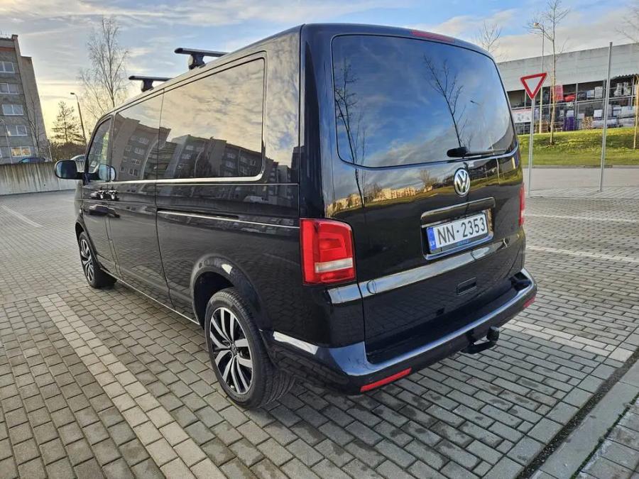 Melns Volkswagen Multivan 2015 Jēkabpils, ar dzinēja tilpumu 2.00 L un nobraukumu 148 tūkst. km par 23900 €, foto 8 vietnē AUTOMOTO.COM.LV