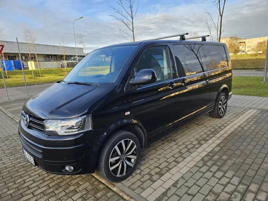 Melns Volkswagen Multivan 2015 Jēkabpils, ar dzinēja tilpumu 2.00 L un nobraukumu 148 tūkst. km par 23900 €, foto 10 vietnē AUTOMOTO.COM.LV