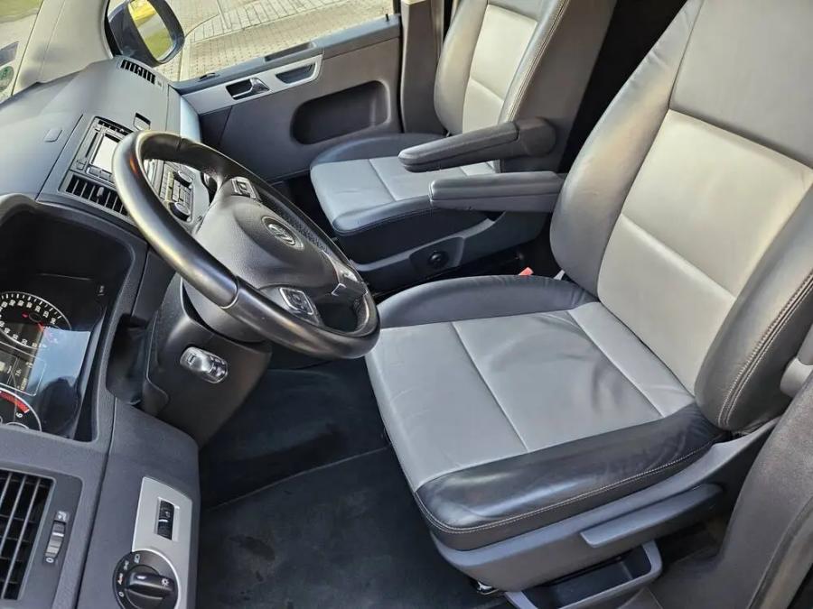 Melns Volkswagen Multivan 2015 Jēkabpils, ar dzinēja tilpumu 2.00 L un nobraukumu 148 tūkst. km par 23900 €, foto 11 vietnē AUTOMOTO.COM.LV