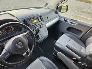 Melns Volkswagen Multivan 2015 Jēkabpils, ar dzinēja tilpumu 2.00 L un nobraukumu 148 tūkst. km par 23900 €, foto 13 vietnē AUTOMOTO.COM.LV