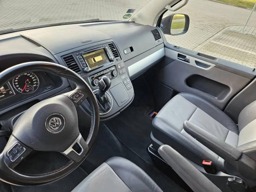 Melns Volkswagen Multivan 2015 Jēkabpils, ar dzinēja tilpumu 2.00 L un nobraukumu 148 tūkst. km par 23900 €, foto 13 vietnē AUTOMOTO.COM.LV