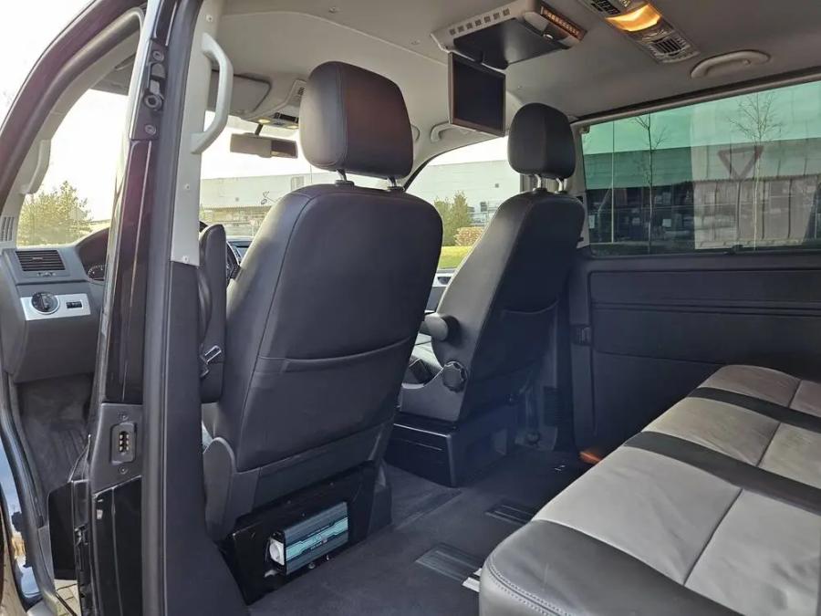 Melns Volkswagen Multivan 2015 Jēkabpils, ar dzinēja tilpumu 2.00 L un nobraukumu 148 tūkst. km par 23900 €, foto 15 vietnē AUTOMOTO.COM.LV
