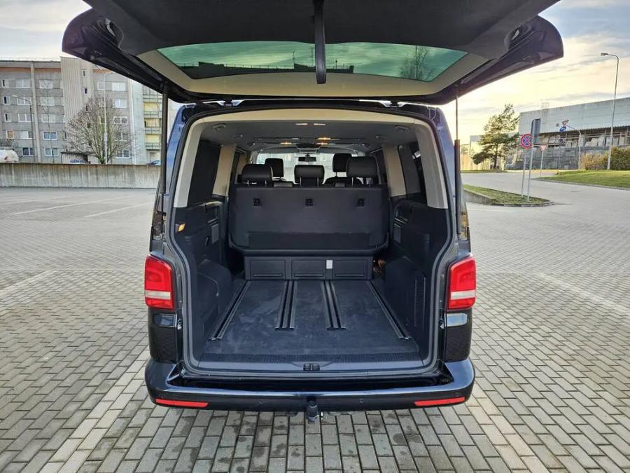 Melns Volkswagen Multivan 2015 Jēkabpils, ar dzinēja tilpumu 2.00 L un nobraukumu 148 tūkst. km par 23900 €, foto 17 vietnē AUTOMOTO.COM.LV