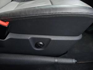 Melns Volkswagen Multivan 2015 Jēkabpils, ar dzinēja tilpumu 2.00 L un nobraukumu 148 tūkst. km par 23900 €, foto 21 vietnē AUTOMOTO.COM.LV