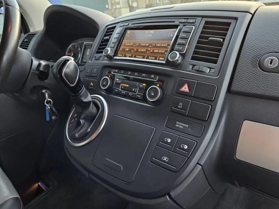 Melns Volkswagen Multivan 2015 Jēkabpils, ar dzinēja tilpumu 2.00 L un nobraukumu 148 tūkst. km par 23900 €, foto 22 vietnē AUTOMOTO.COM.LV