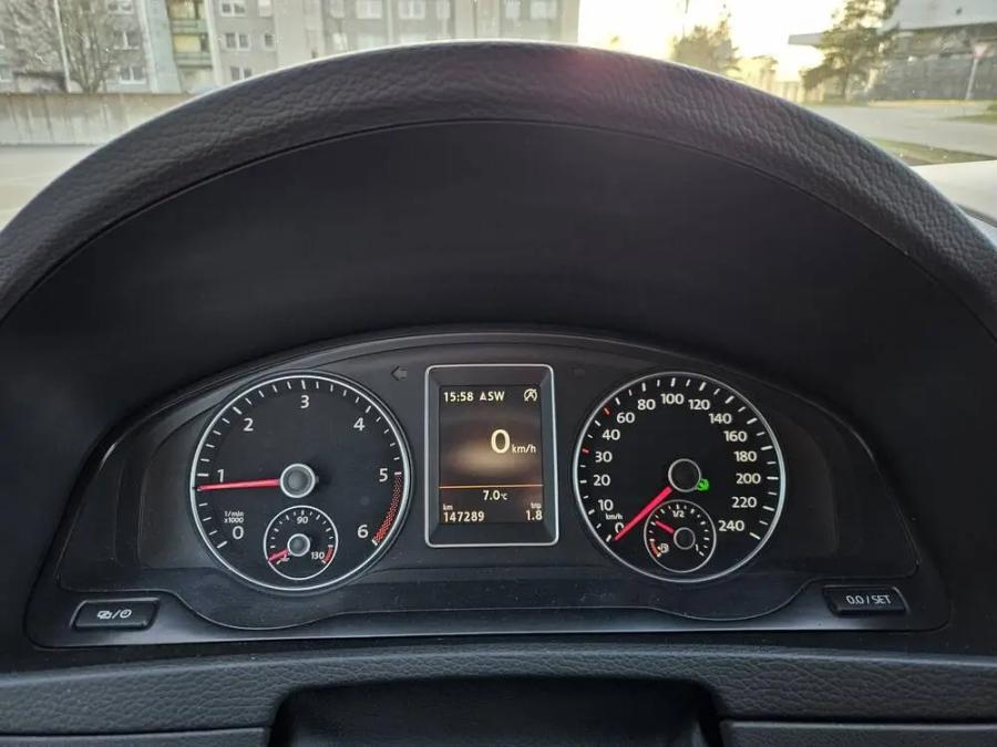 Melns Volkswagen Multivan 2015 Jēkabpils, ar dzinēja tilpumu 2.00 L un nobraukumu 148 tūkst. km par 23900 €, foto 25 vietnē AUTOMOTO.COM.LV