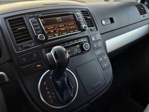Melns Volkswagen Multivan 2015 Jēkabpils, ar dzinēja tilpumu 2.00 L un nobraukumu 148 tūkst. km par 23900 €, foto 26 vietnē AUTOMOTO.COM.LV