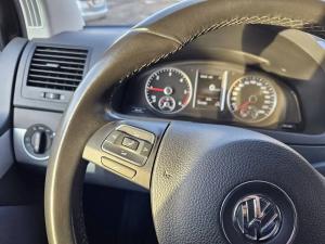 Melns Volkswagen Multivan 2015 Jēkabpils, ar dzinēja tilpumu 2.00 L un nobraukumu 148 tūkst. km par 23900 €, foto 27 vietnē AUTOMOTO.COM.LV