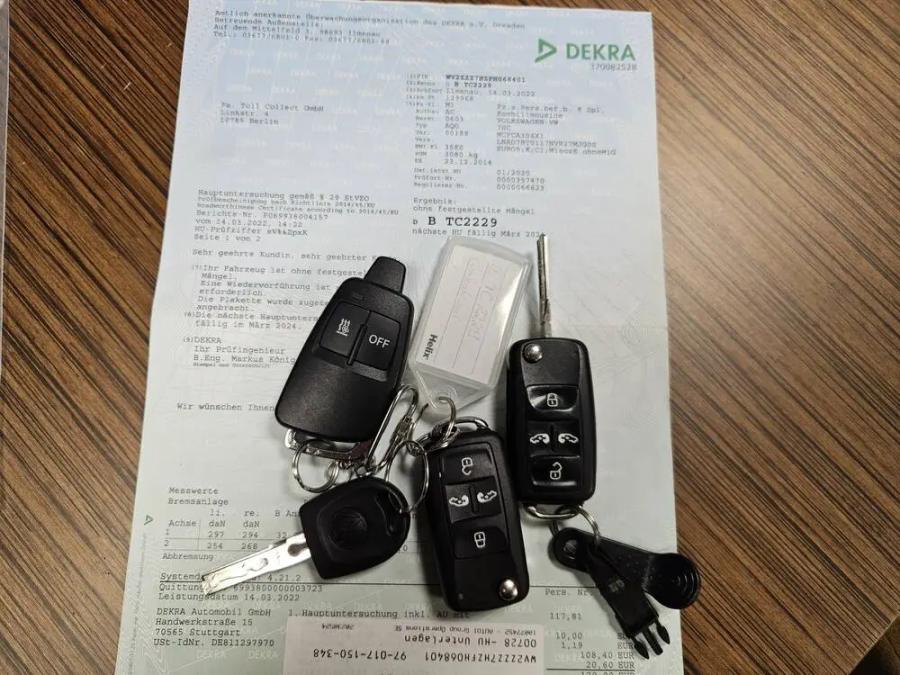 Melns Volkswagen Multivan 2015 Jēkabpils, ar dzinēja tilpumu 2.00 L un nobraukumu 148 tūkst. km par 23900 €, foto 33 vietnē AUTOMOTO.COM.LV