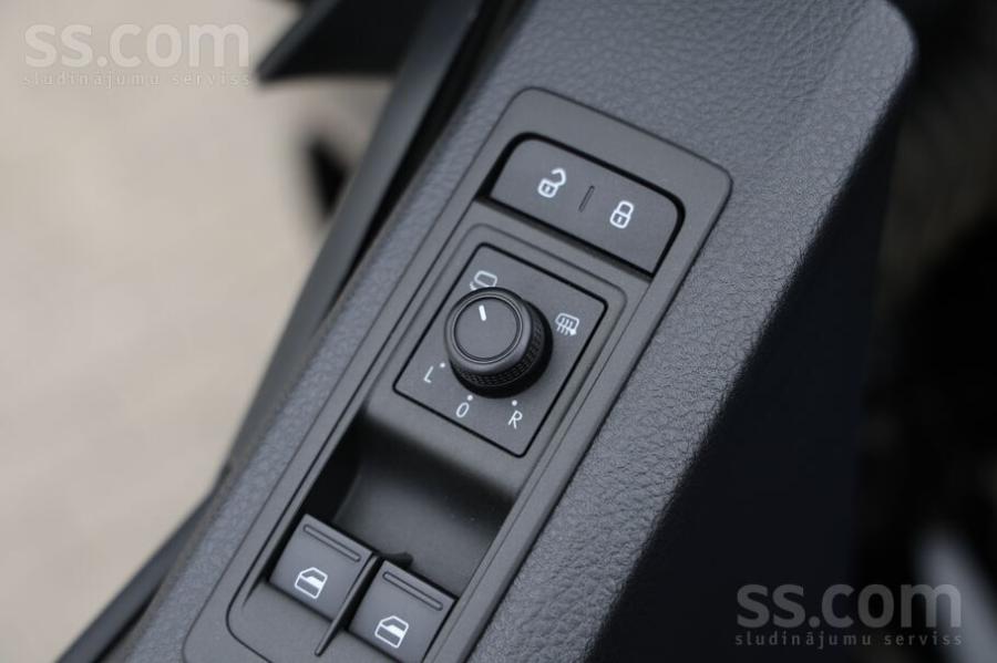 Melns Volkswagen Multivan 2015 Tukums, ar dzinēja tilpumu 2.00 L un nobraukumu 275 tūkst. km par 19900 €, foto 10 vietnē AUTOMOTO.COM.LV