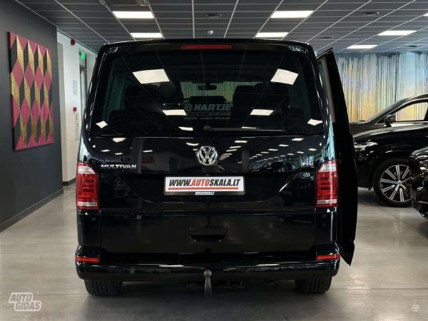 Black Volkswagen Multivan 2017 in Klaipeda, with an engine capacity of 2.00 L and mileage of 297 thousand km for 24900 €, photo 8 on AUTOMOTO.COM.LV