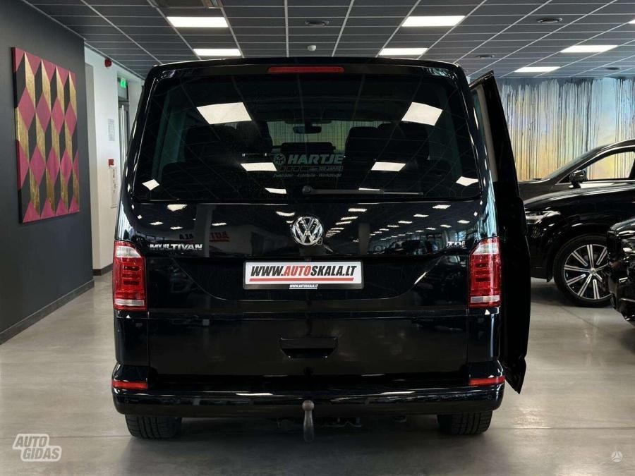 Melns Volkswagen Multivan 2017 Klaipėda, ar dzinēja tilpumu 2.00 L un nobraukumu 297 tūkst. km par 24900 €, foto 8 vietnē AUTOMOTO.COM.LV