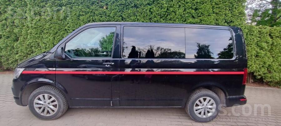 Black Volkswagen Multivan 2018 in Riga, with an engine capacity of 2.00 L and mileage of 144 thousand km for 29000 €, photo 4 on AUTOMOTO.COM.LV
