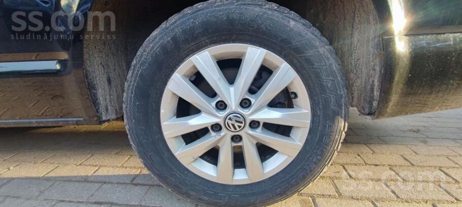 Black Volkswagen Multivan 2018 in Riga, with an engine capacity of 2.00 L and mileage of 144 thousand km for 29000 €, photo 5 on AUTOMOTO.COM.LV