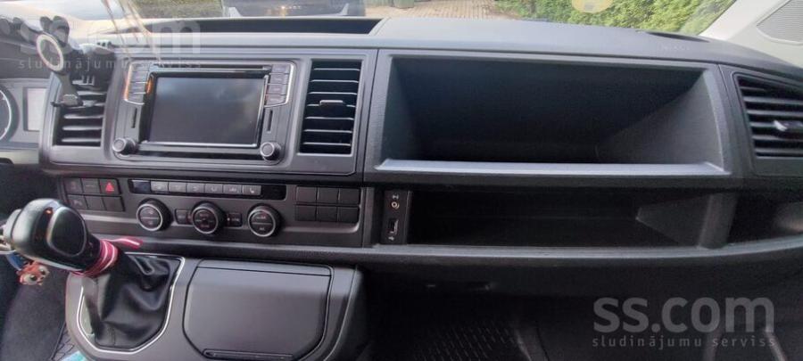 Black Volkswagen Multivan 2018 in Riga, with an engine capacity of 2.00 L and mileage of 144 thousand km for 29000 €, photo 6 on AUTOMOTO.COM.LV