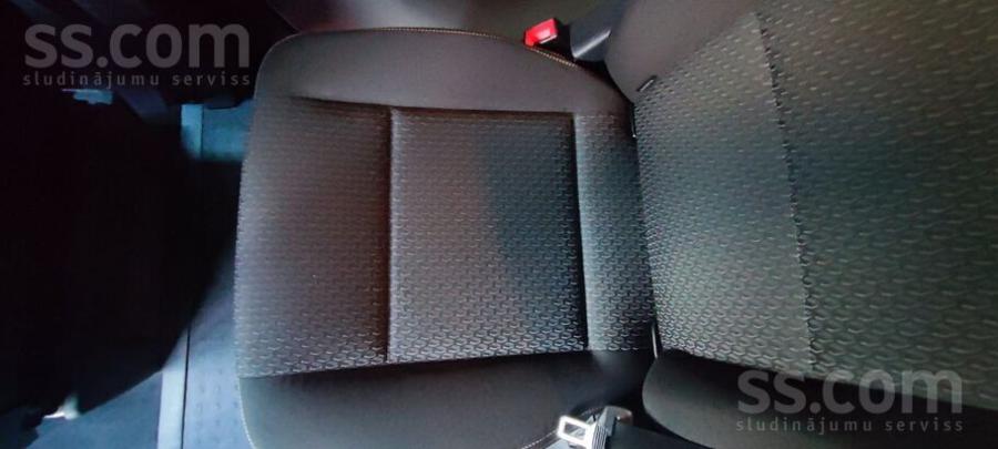Black Volkswagen Multivan 2018 in Riga, with an engine capacity of 2.00 L and mileage of 144 thousand km for 29000 €, photo 7 on AUTOMOTO.COM.LV