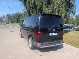 Melns Volkswagen Multivan 2018 Rīga, ar dzinēja tilpumu 2.00 L un nobraukumu 144 tūkst. km par 27700 €, foto 5 vietnē AUTOMOTO.COM.LV