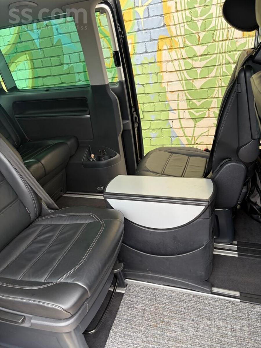 Melns Volkswagen Multivan 2020 Rīga, ar dzinēja tilpumu 2.00 L un nobraukumu 228 tūkst. km par 35200 €, foto 5 vietnē AUTOMOTO.COM.LV