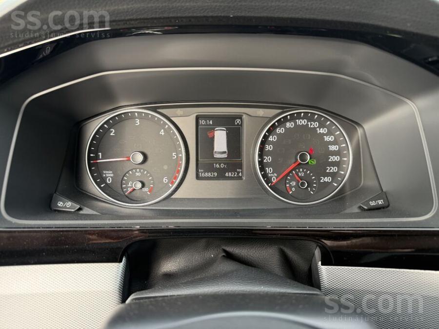 Black Volkswagen Multivan 2020 in Riga, with an engine capacity of 2.00 L and mileage of 165 thousand km for 30990 €, photo 7 on AUTOMOTO.COM.LV