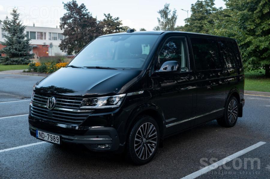 Melns Volkswagen Multivan 2022 Rīga, ar dzinēja tilpumu 2.00 L un nobraukumu 53 tūkst. km par 51000 €, foto 1 vietnē AUTOMOTO.COM.LV