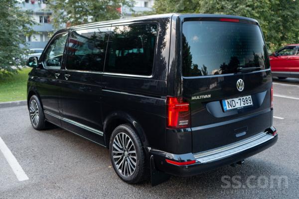 Melns Volkswagen Multivan 2022 Rīga, ar dzinēja tilpumu 2.00 L un nobraukumu 53 tūkst. km par 51000 €, foto 2 vietnē AUTOMOTO.COM.LV