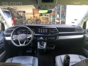 Melns Volkswagen Multivan 2022 Rīga, ar dzinēja tilpumu 2.00 L un nobraukumu 53 tūkst. km par 51000 €, foto 4 vietnē AUTOMOTO.COM.LV