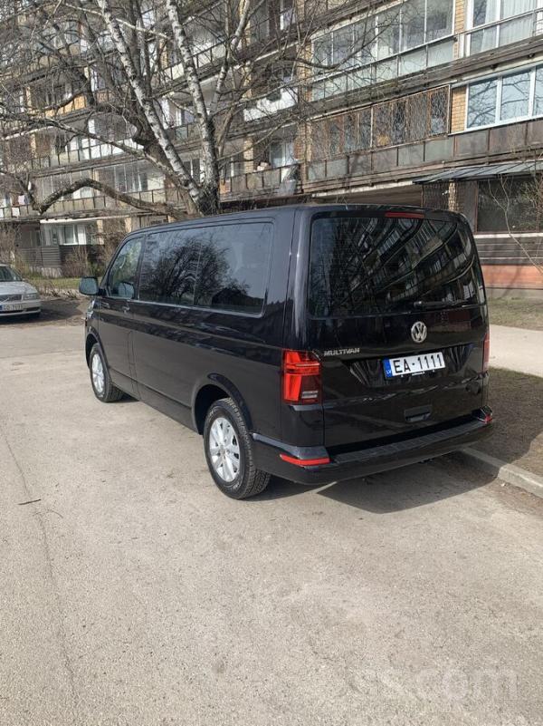 Melns Volkswagen Multivan 2022 Rīga, ar dzinēja tilpumu 2.00 L un nobraukumu 82 tūkst. km par 38000 €, foto  vietnē AUTOMOTO.COM.LV