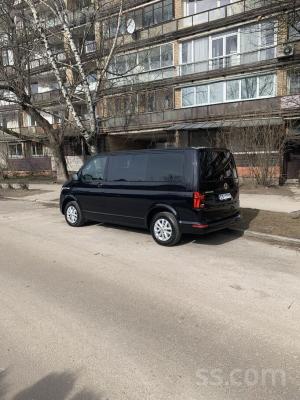 Melns Volkswagen Multivan 2022 Rīga, ar dzinēja tilpumu 2.00 L un nobraukumu 82 tūkst. km par 38000 €, foto 3 vietnē AUTOMOTO.COM.LV