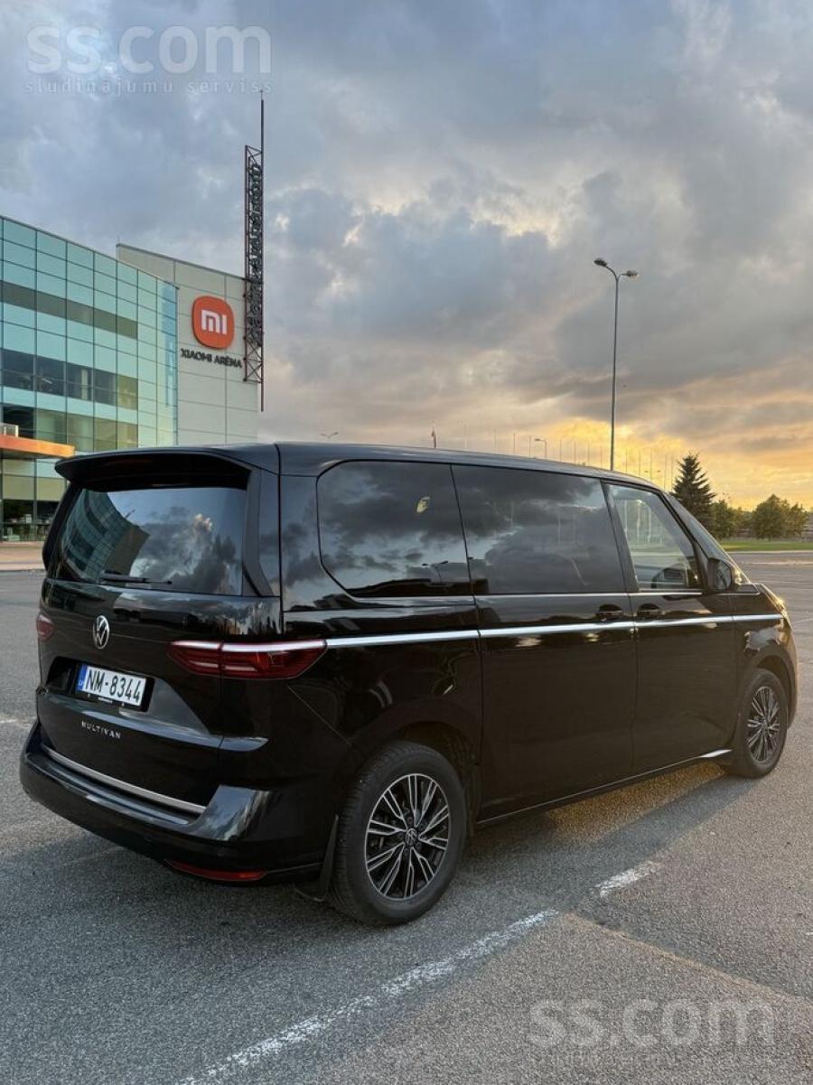 Melns Volkswagen Multivan 2023 Rīga, ar dzinēja tilpumu 2.00 L un nobraukumu 65 tūkst. km par 44000 €, foto 1 vietnē AUTOMOTO.COM.LV