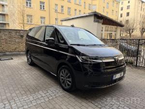 Черный Фольксваген Мультиван 2024 в Рига, объемом двигателя 2.00 л и пробегом 16 тыс. км за 62700 €, фото  на AUTOMOTO.COM.LV