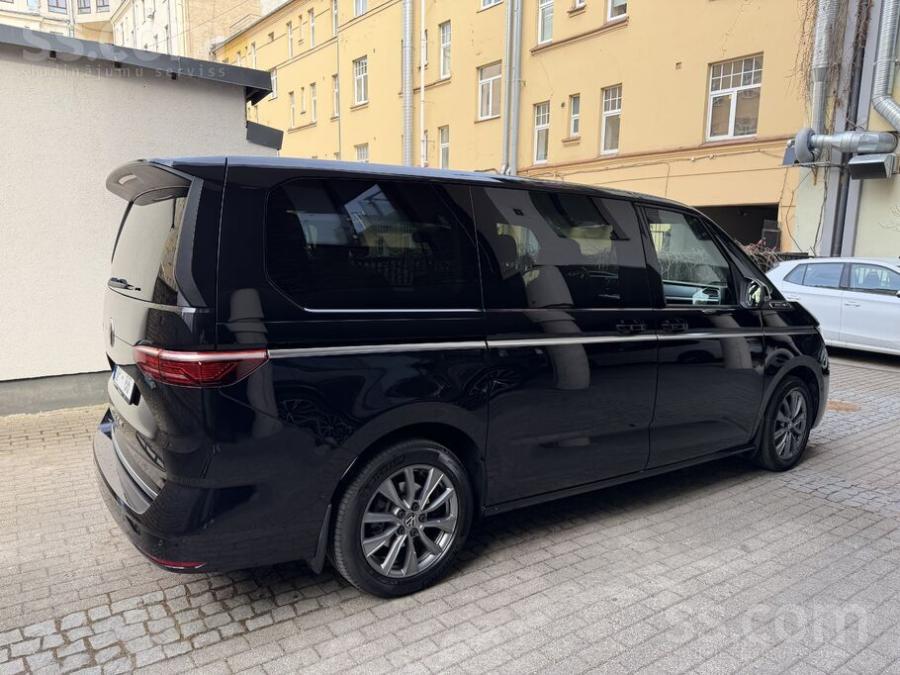 Melns Volkswagen Multivan 2024 Rīga, ar dzinēja tilpumu 2.00 L un nobraukumu 16 tūkst. km par 62700 €, foto 3 vietnē AUTOMOTO.COM.LV