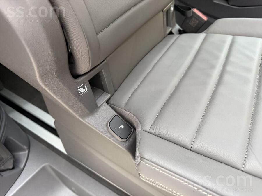 Melns Volkswagen Multivan 2024 Rīga, ar dzinēja tilpumu 2.00 L un nobraukumu 16 tūkst. km par 62700 €, foto 10 vietnē AUTOMOTO.COM.LV