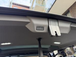 Melns Volkswagen Multivan 2024 Rīga, ar dzinēja tilpumu 2.00 L un nobraukumu 16 tūkst. km par 62700 €, foto 12 vietnē AUTOMOTO.COM.LV