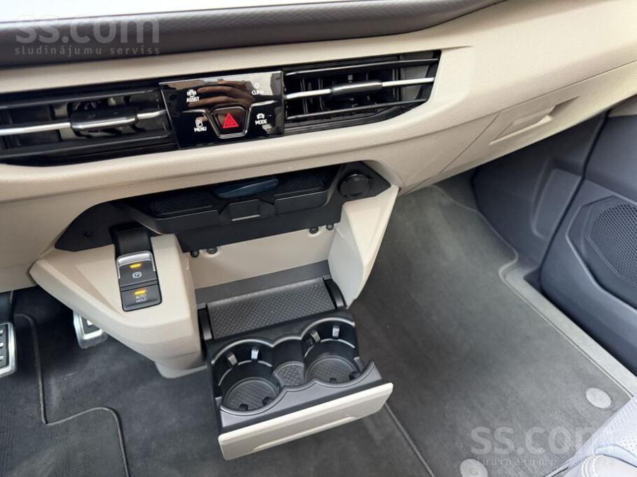 Melns Volkswagen Multivan 2024 Rīga, ar dzinēja tilpumu 2.00 L un nobraukumu 16 tūkst. km par 62700 €, foto 16 vietnē AUTOMOTO.COM.LV