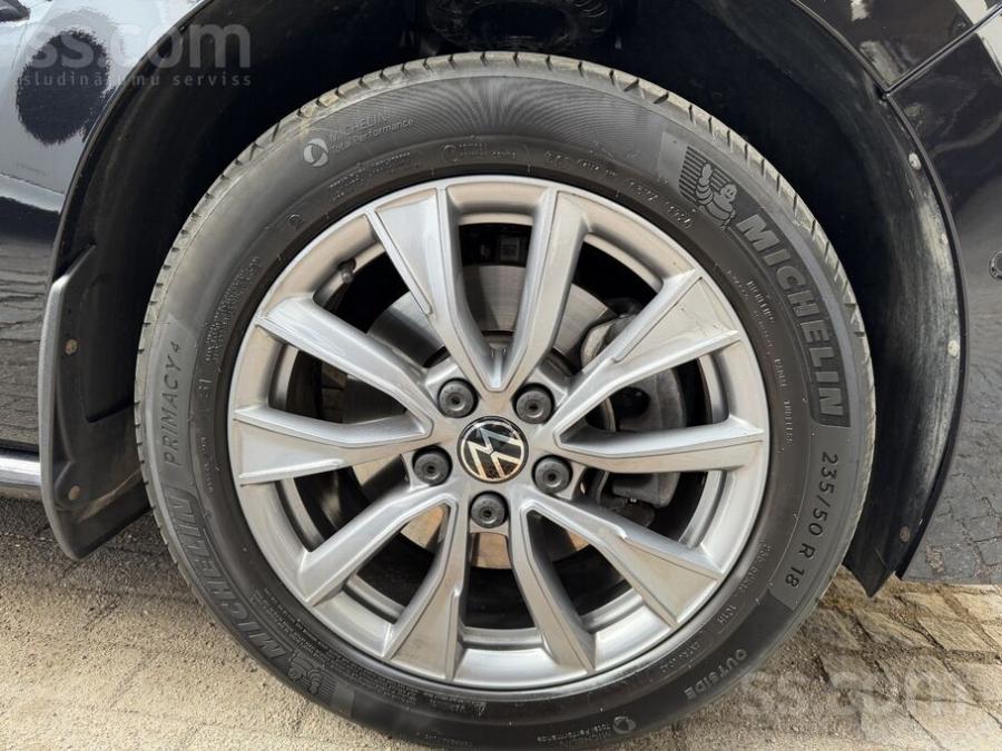Melns Volkswagen Multivan 2024 Rīga, ar dzinēja tilpumu 2.00 L un nobraukumu 16 tūkst. km par 62700 €, foto 21 vietnē AUTOMOTO.COM.LV