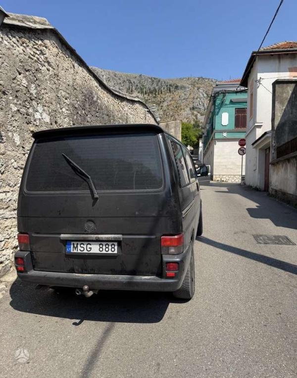Melns Volkswagen Multivan 1997 Viļņa, ar dzinēja tilpumu 2.50 L un nobraukumu 617 tūkst. km par 5000 €, foto 8 vietnē AUTOMOTO.COM.LV
