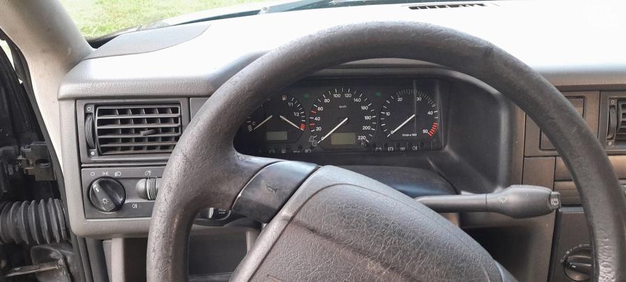 Black Volkswagen Multivan 1998 in Panevezys, with an engine capacity of 2.50 L and mileage of 315 thousand km for 1999 €, photo 18 on AUTOMOTO.COM.LV