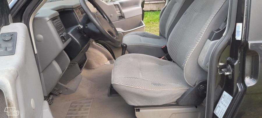 Black Volkswagen Multivan 1998 in Panevezys, with an engine capacity of 2.50 L and mileage of 315 thousand km for 1999 €, photo 20 on AUTOMOTO.COM.LV