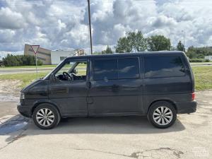 Black Volkswagen Multivan 1999 in Ariogala, with an engine capacity of 2.50 L and mileage of 478 thousand km for 2200 €, photo 3 on AUTOMOTO.COM.LV