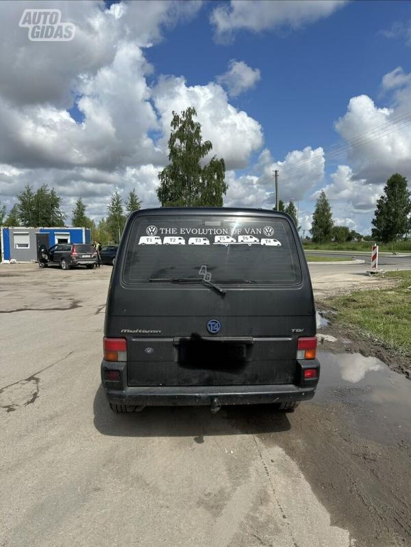 Black Volkswagen Multivan 1999 in Ariogala, with an engine capacity of 2.50 L and mileage of 478 thousand km for 2200 €, photo 3 on AUTOMOTO.COM.LV