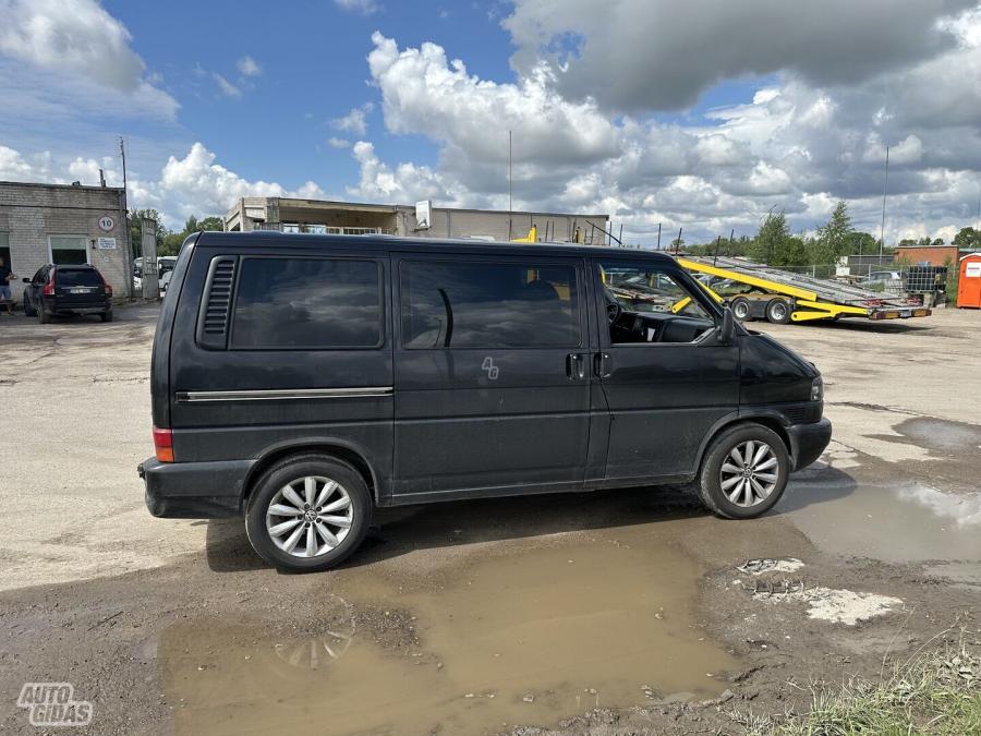 Black Volkswagen Multivan 1999 in Ariogala, with an engine capacity of 2.50 L and mileage of 478 thousand km for 2200 €, photo 5 on AUTOMOTO.COM.LV