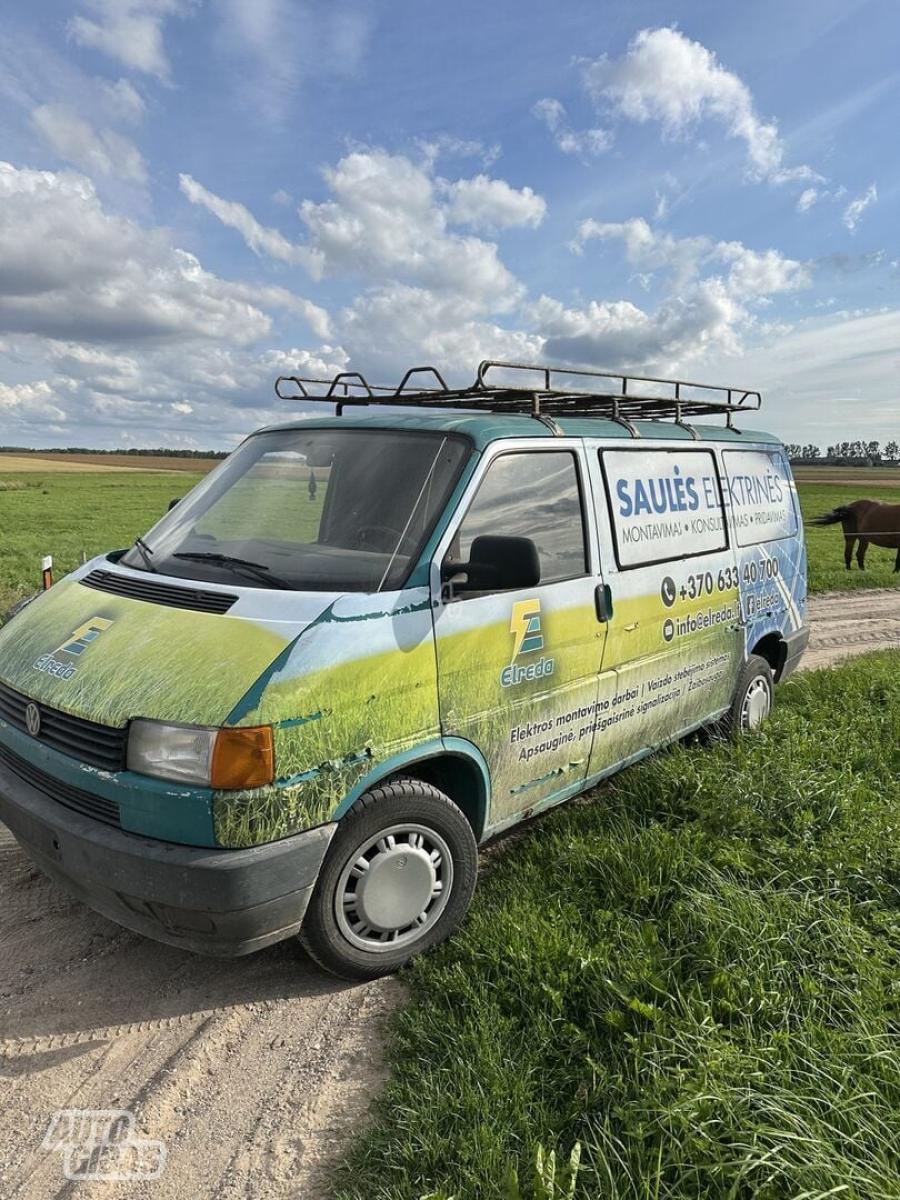 Black Volkswagen Multivan 1999 in Ariogala, with an engine capacity of 2.40 L and mileage of 478 thousand km for 800 €, photo 3 on AUTOMOTO.COM.LV