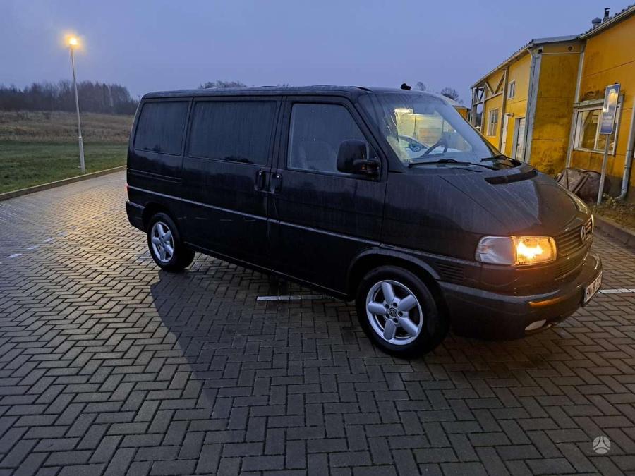 Black Volkswagen Multivan 2000 in Vievis, with an engine capacity of 2.50 L and mileage of 290 thousand km for 4500 €, photo 1 on AUTOMOTO.COM.LV