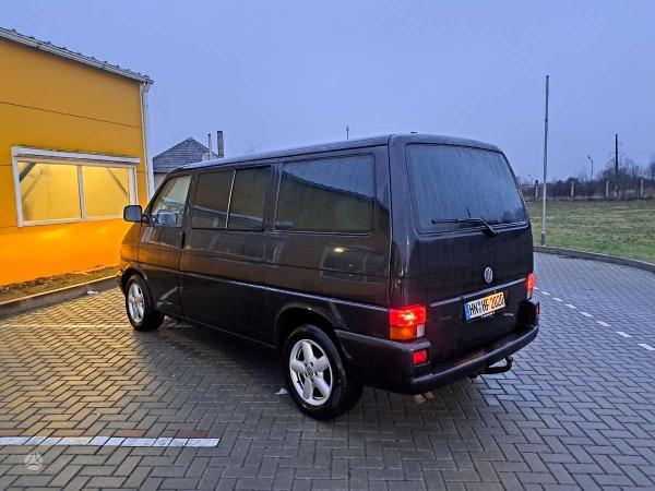 Black Volkswagen Multivan 2000 in Vievis, with an engine capacity of 2.50 L and mileage of 290 thousand km for 4500 €, photo 4 on AUTOMOTO.COM.LV