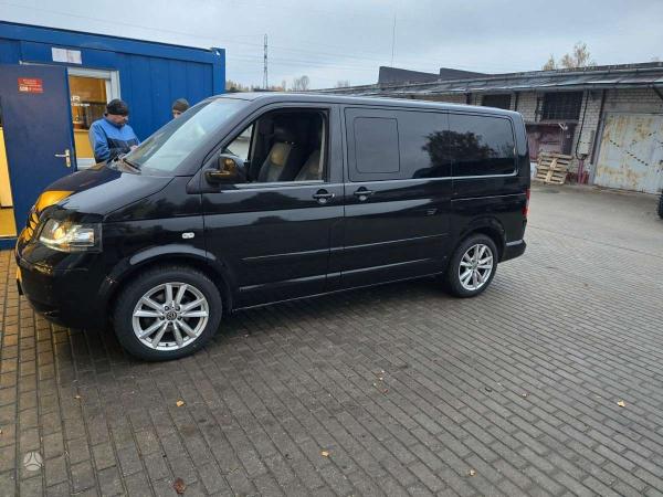 Melns Volkswagen Multivan 2004 Rīga, ar dzinēja tilpumu 2.46 L un nobraukumu 400 tūkst. km par 6600 €, foto 1 vietnē AUTOMOTO.COM.LV