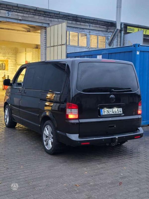 Melns Volkswagen Multivan 2004 Rīga, ar dzinēja tilpumu 2.46 L un nobraukumu 400 tūkst. km par 6600 €, foto 5 vietnē AUTOMOTO.COM.LV