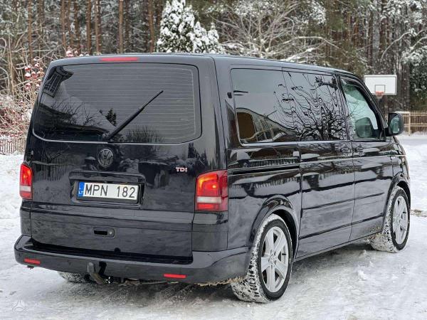 Melns Volkswagen Multivan 2004 Viļņa, ar dzinēja tilpumu 2.46 L un nobraukumu 370 tūkst. km par 9200 €, foto 3 vietnē AUTOMOTO.COM.LV