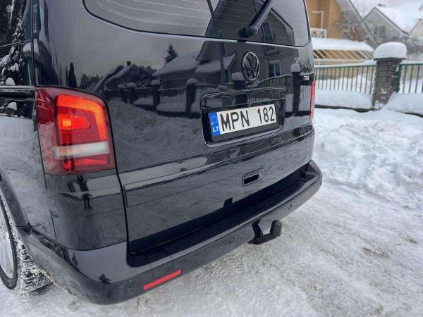 Melns Volkswagen Multivan 2004 Viļņa, ar dzinēja tilpumu 2.46 L un nobraukumu 370 tūkst. km par 9200 €, foto 8 vietnē AUTOMOTO.COM.LV