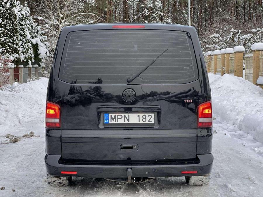 Melns Volkswagen Multivan 2004 Viļņa, ar dzinēja tilpumu 2.46 L un nobraukumu 370 tūkst. km par 9200 €, foto 11 vietnē AUTOMOTO.COM.LV
