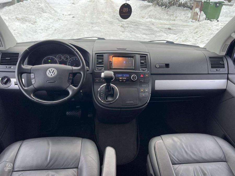 Melns Volkswagen Multivan 2004 Viļņa, ar dzinēja tilpumu 2.46 L un nobraukumu 370 tūkst. km par 9200 €, foto 14 vietnē AUTOMOTO.COM.LV